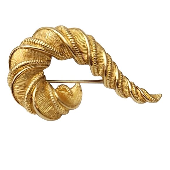 Marcel Boucher | Jewelry | Marboux Boucher Gold Tone Ribbed Paisley ...